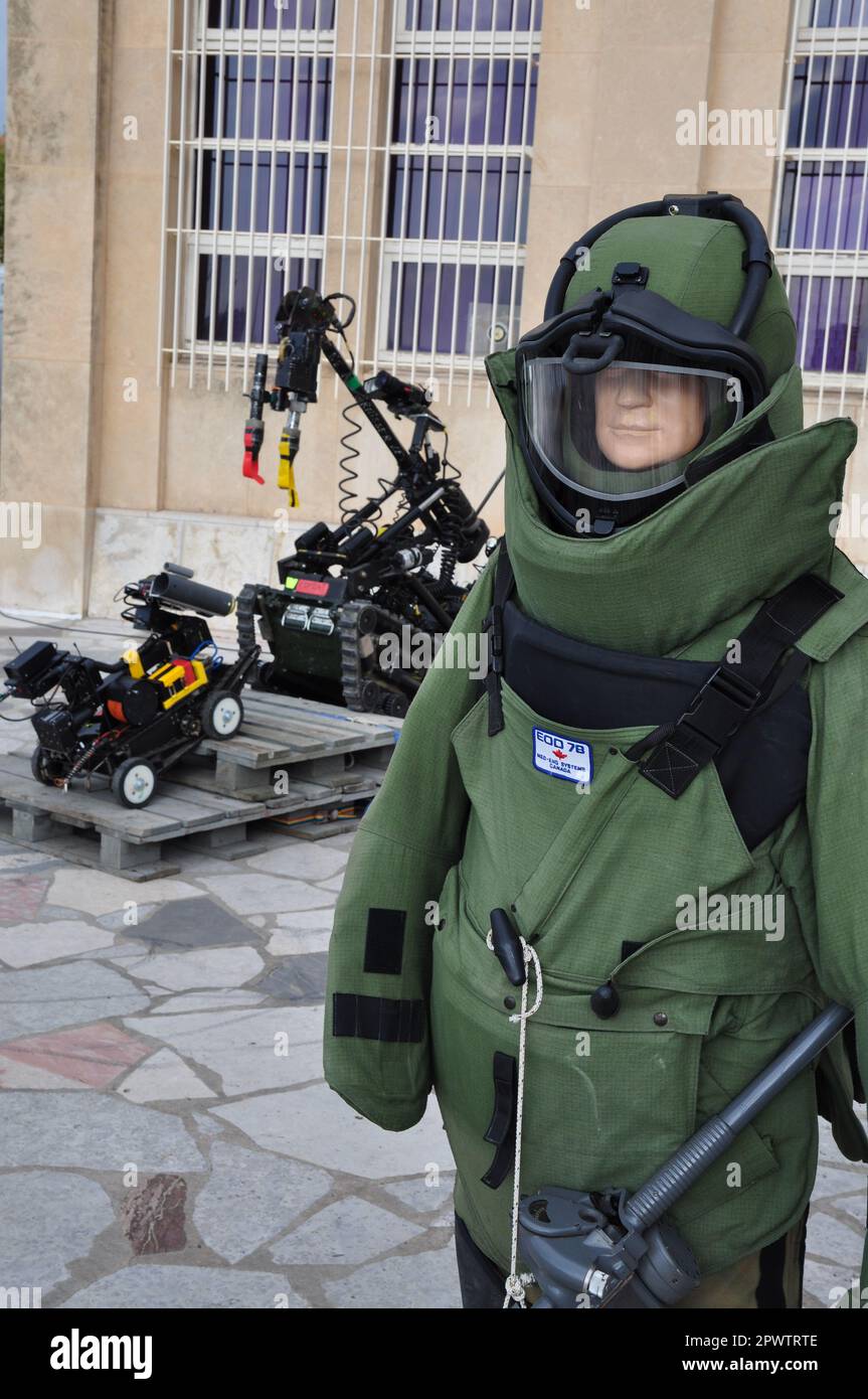 French navy uniform hi-res stock photography and images - Alamy