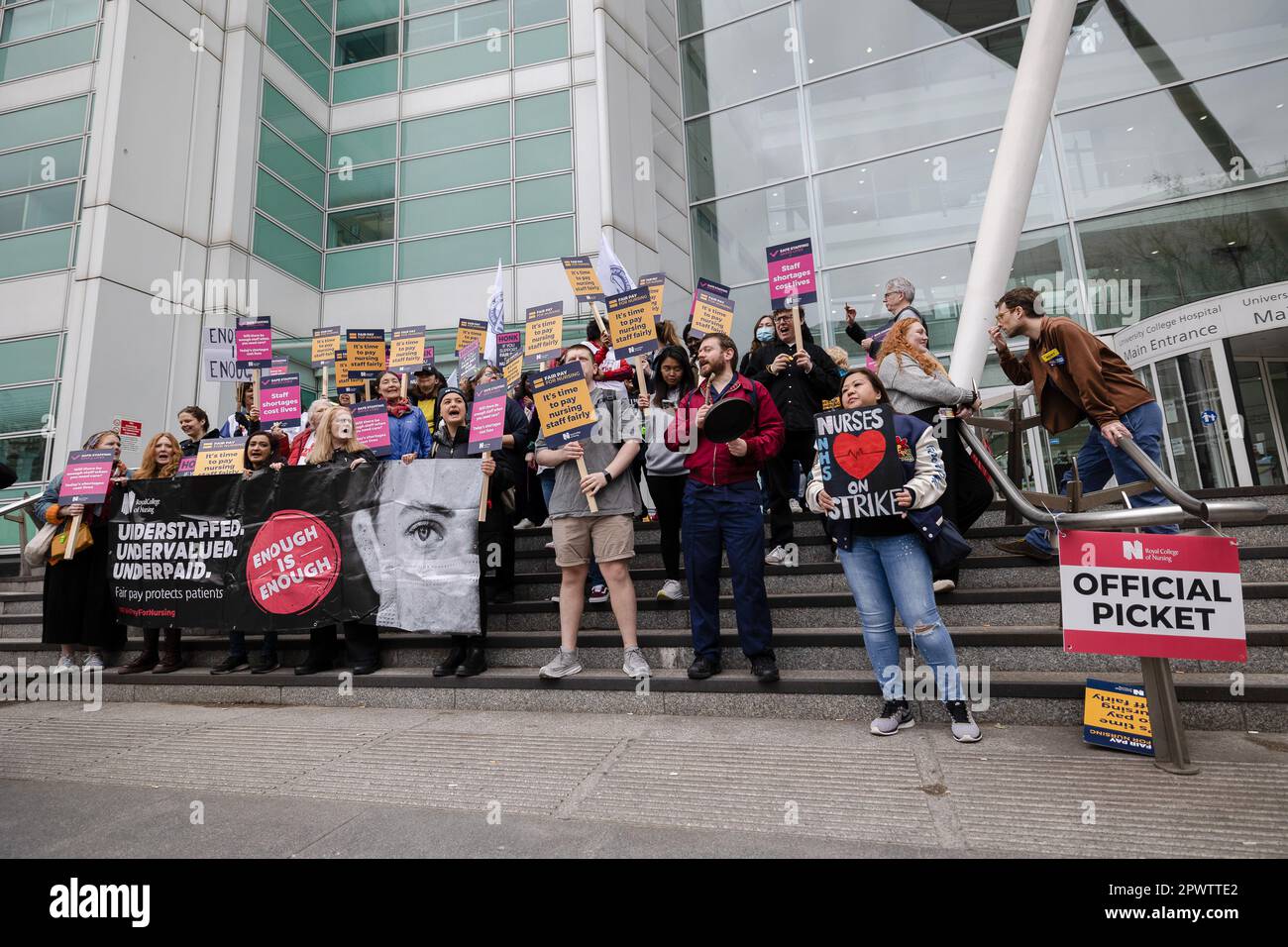 London, UK. 01st May, 2023. Nurses gather at the picket at the entrance ...