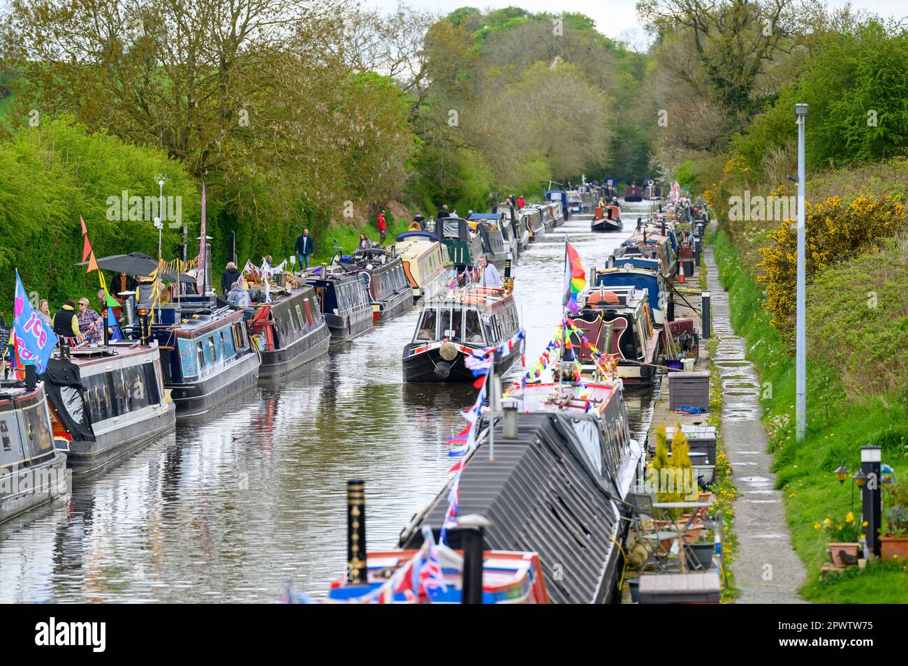 Selling on a muddy towpath hi-res stock photography and images - Alamy
