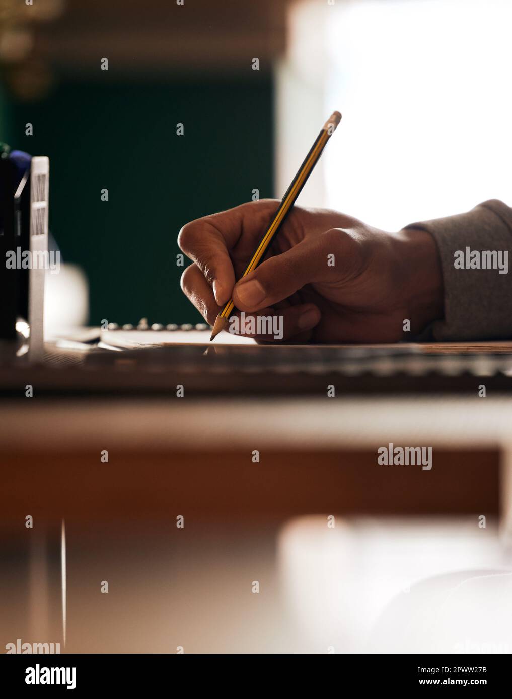 Hand using a pencil hi-res stock photography and images - Alamy