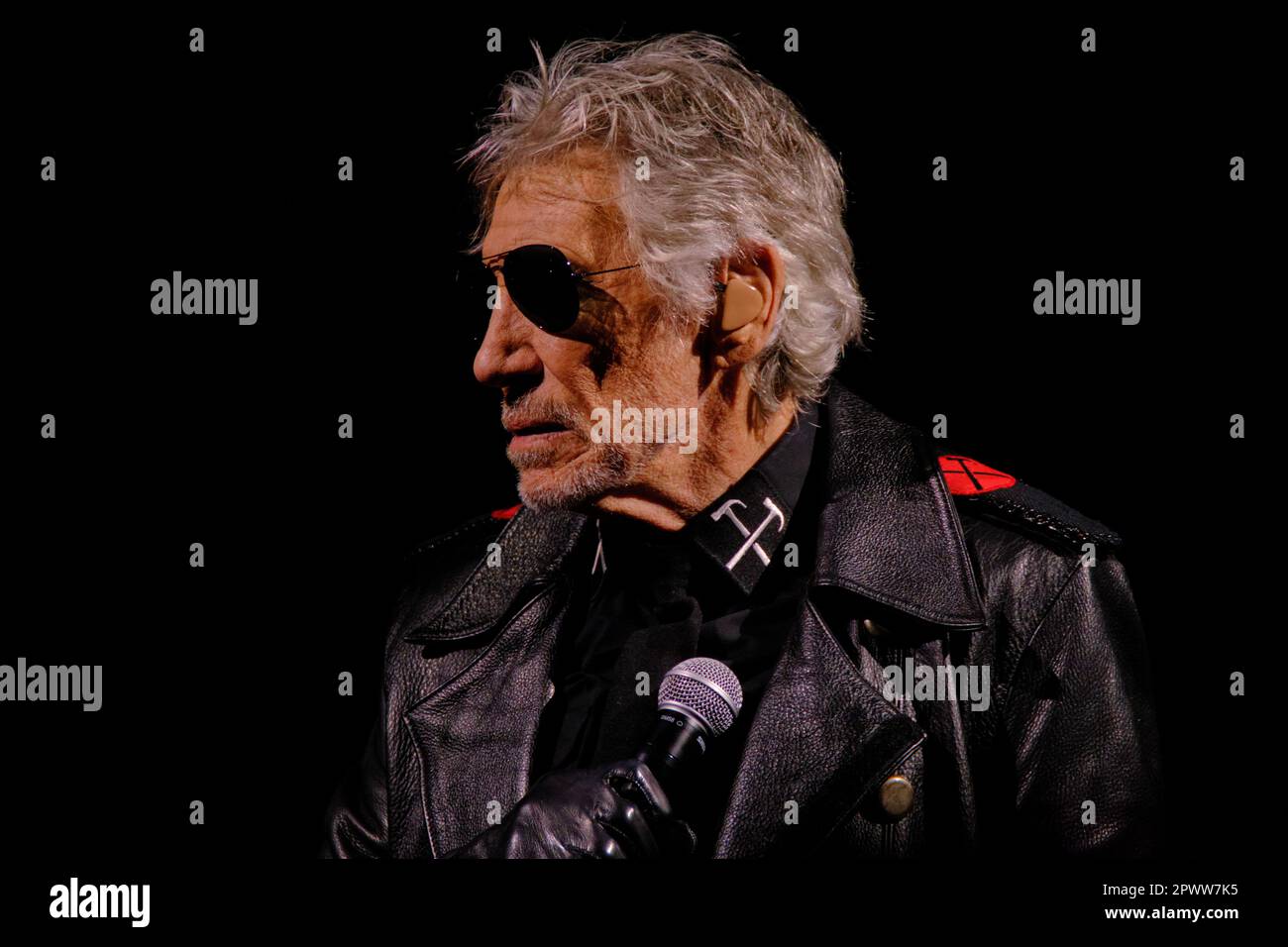 Roger waters live in hi-res stock photography and images - Alamy