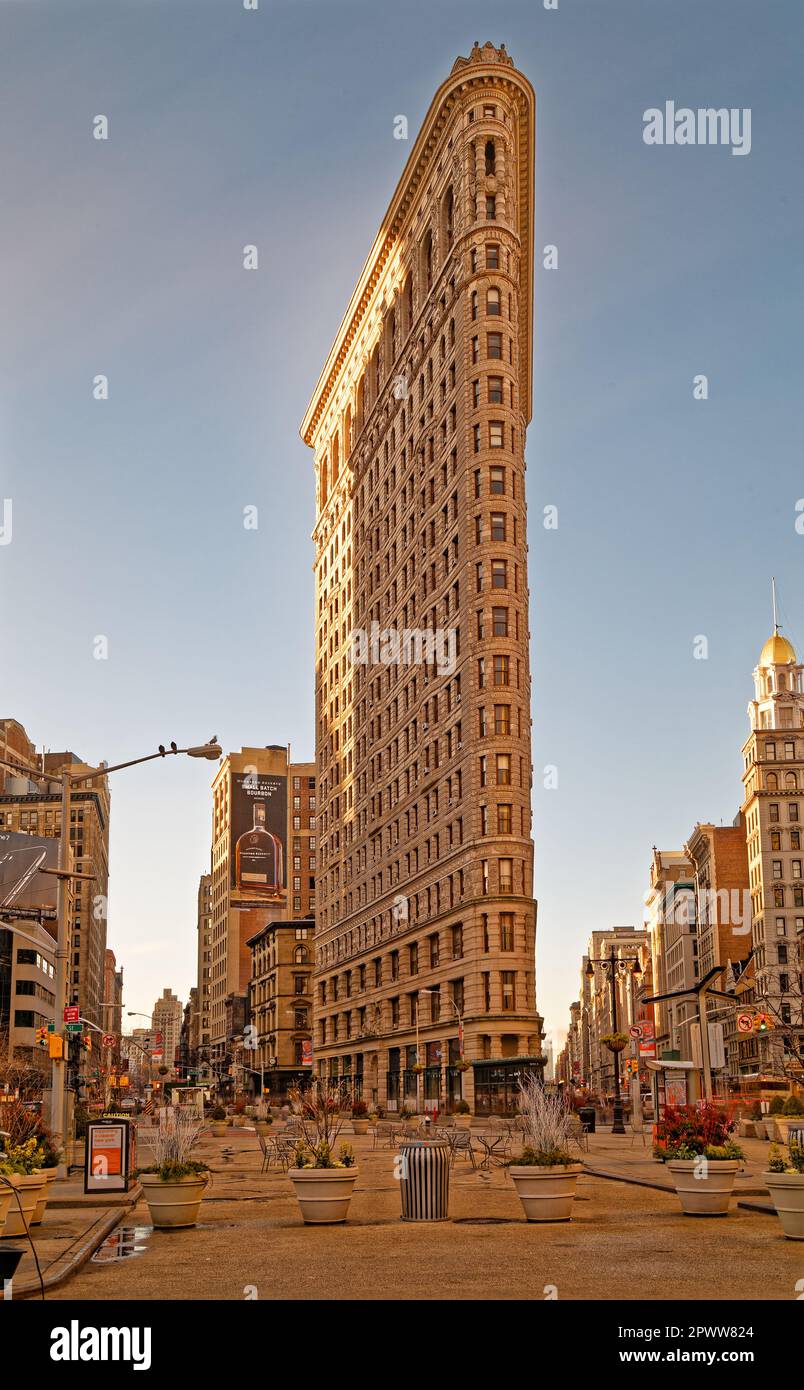New york sun building hi-res stock photography and images - Alamy
