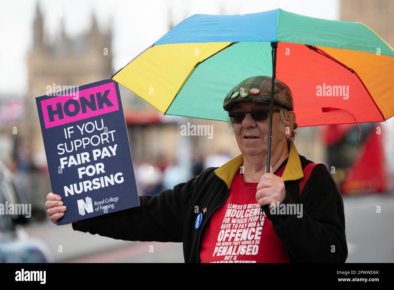 Nurses supporters picket outside hi-res stock photography and images ...