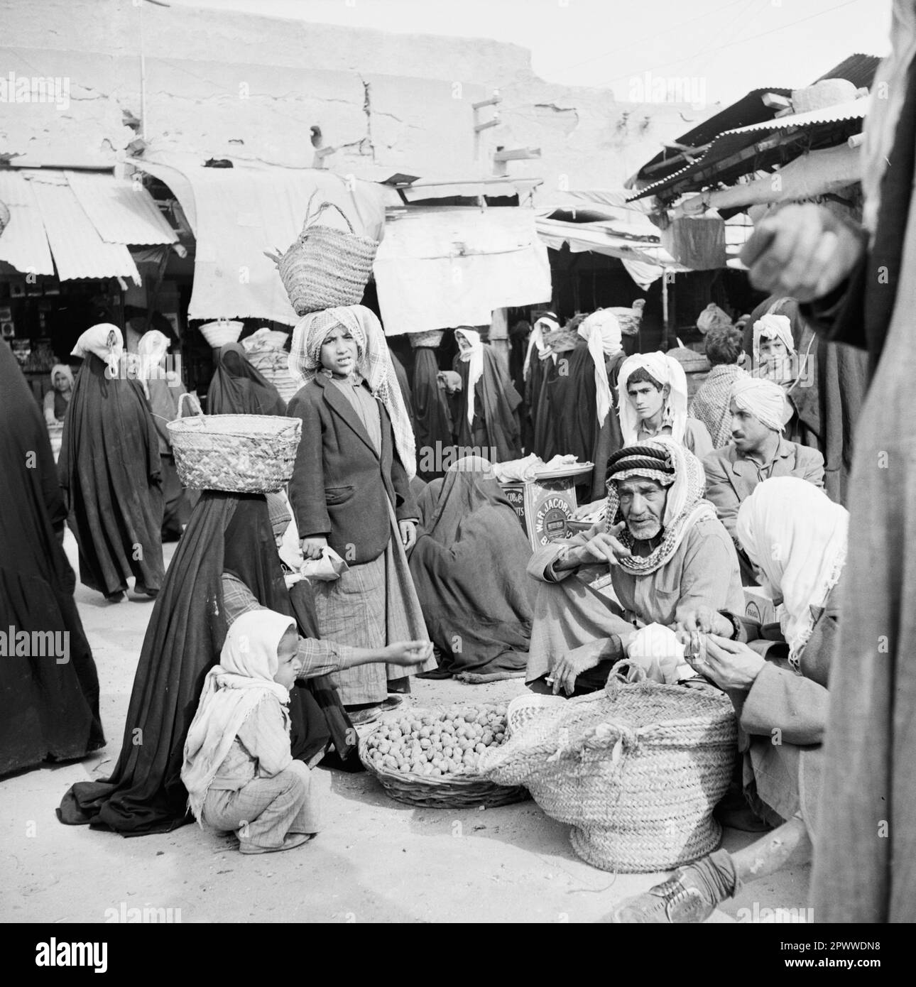 People shopping at an open air market in Riyadh, Saudi Arabia, 1952 ...