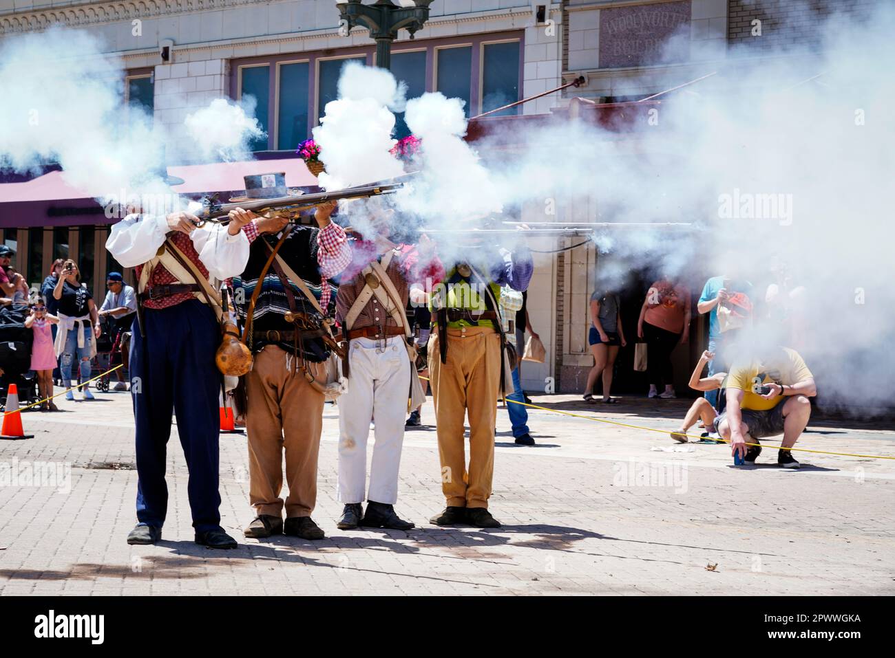 Musket firing hi-res stock photography and images - Alamy