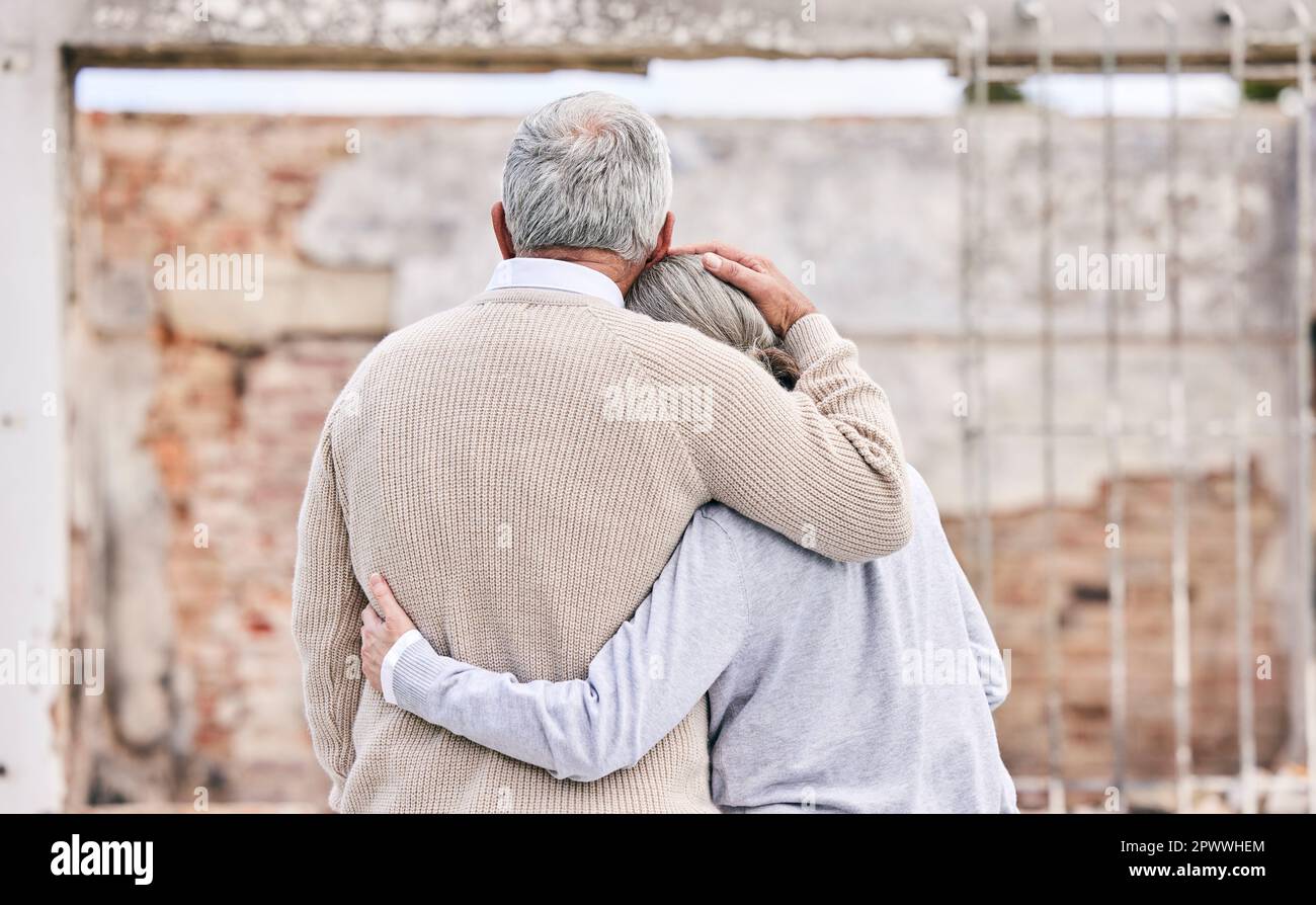 Homeless man couple hug hi-res stock photography and images - Alamy