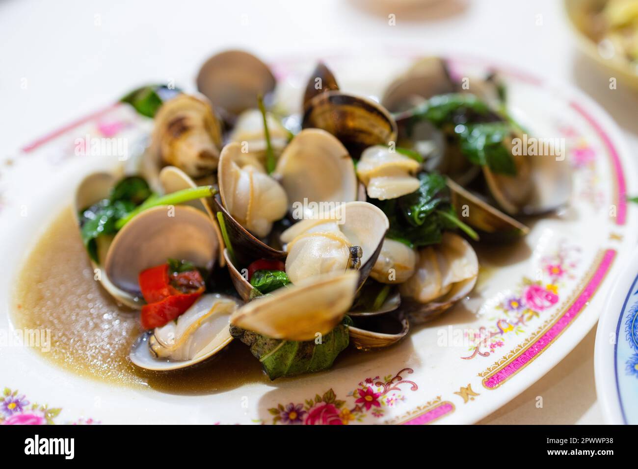 Pan fry clam with basil in Taiwanese seafood store Stock Photo - Alamy