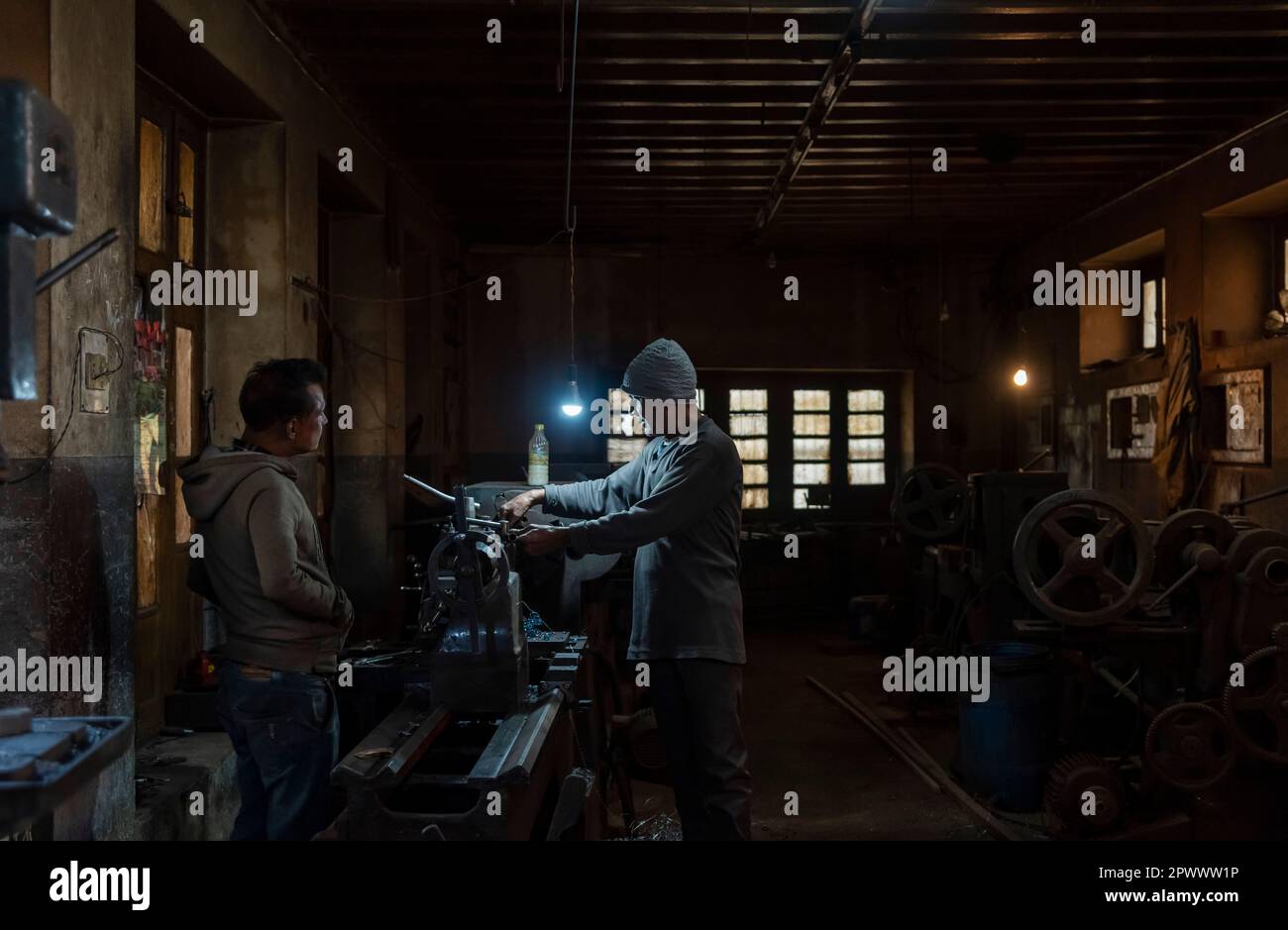 Family run india hi-res stock photography and images - Alamy