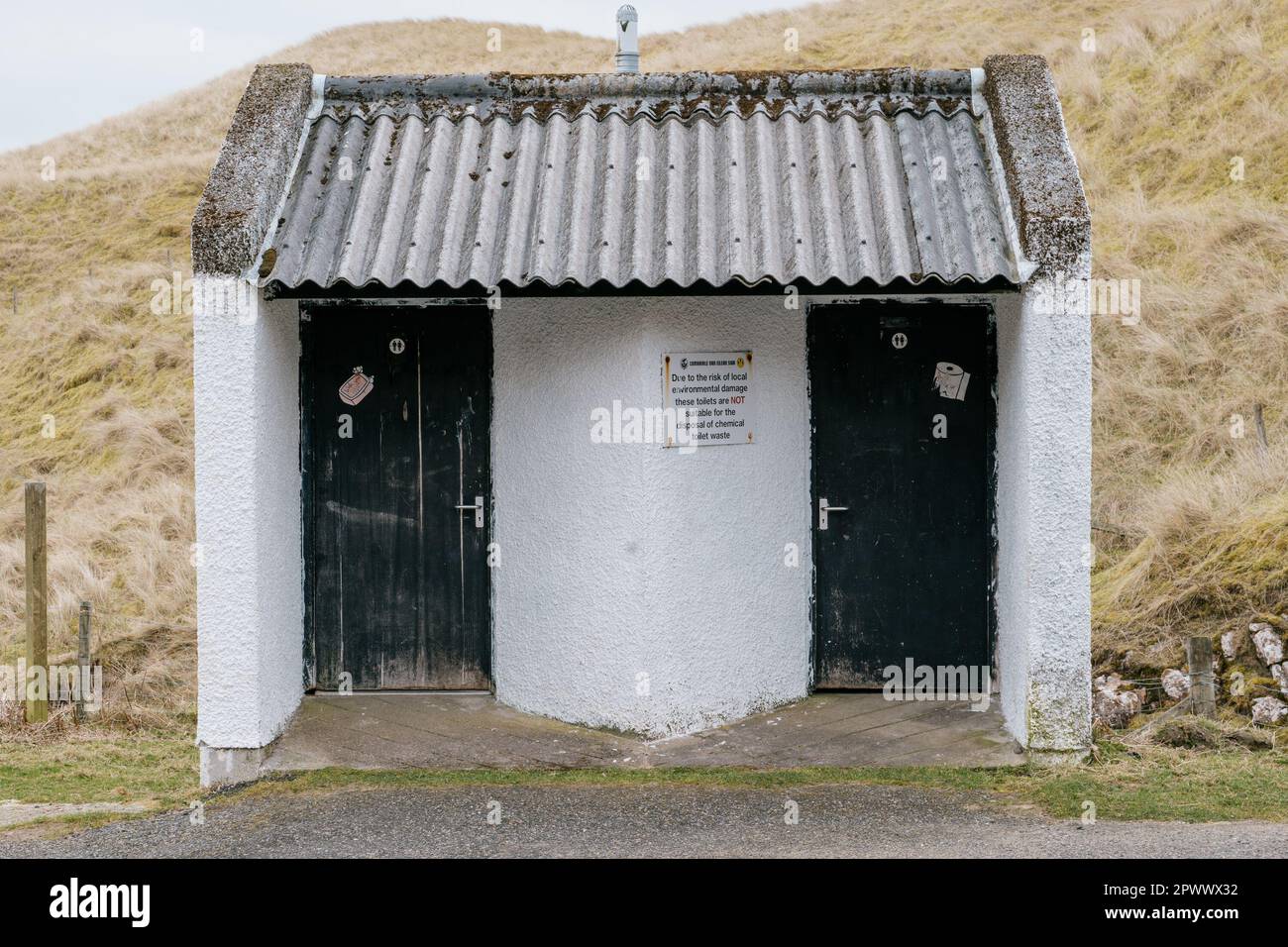Public restroom on beach hi-res stock photography and images - Alamy