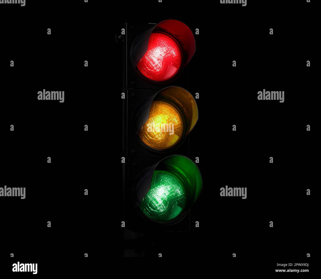 Traffic light on completely dark background Stock Photo - Alamy