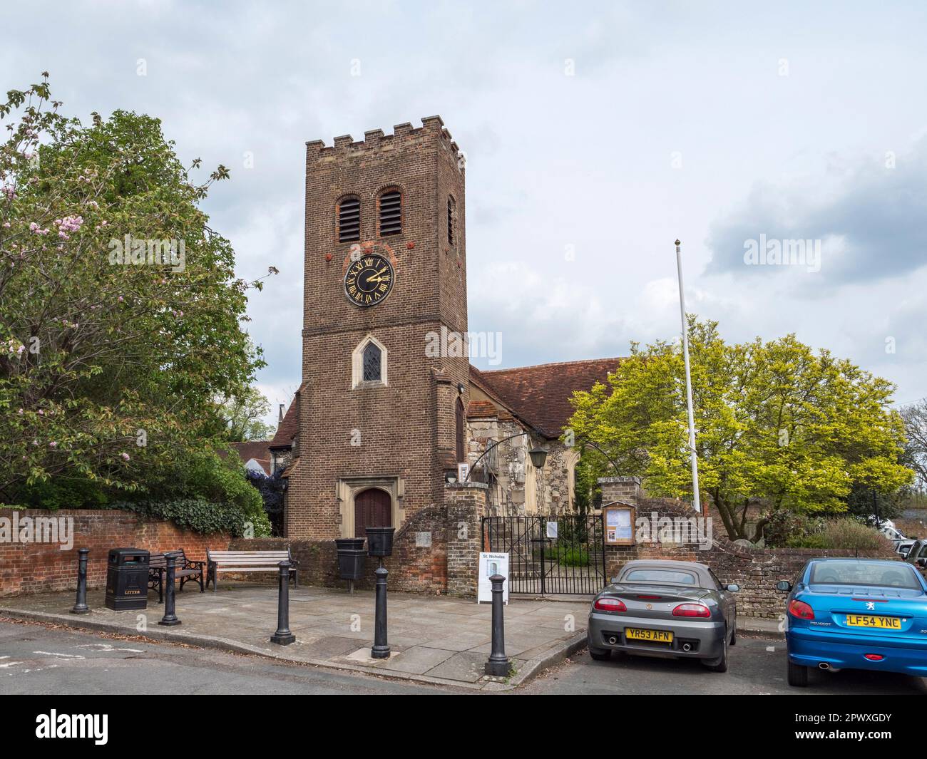 St Nicholas, Church, Shepperton, Surrey, UK Stock Photo - Alamy