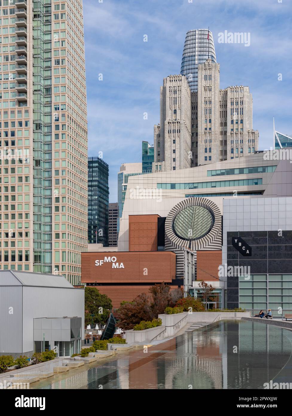 A picture of the San Francisco Museum of Modern Art dwarfed by the 140 ...