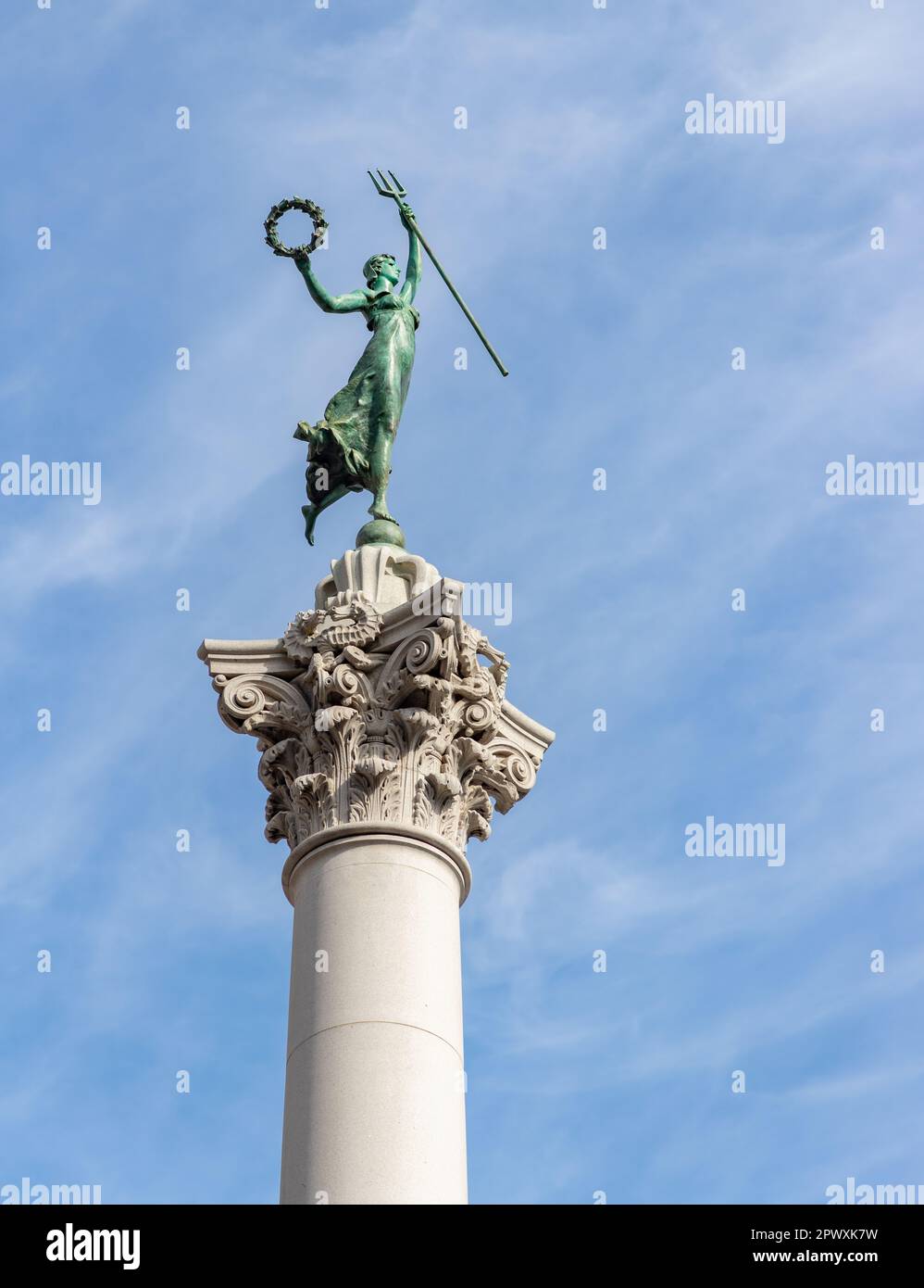 A picture of the Dewey Monument at the center of Union Square, in San ...