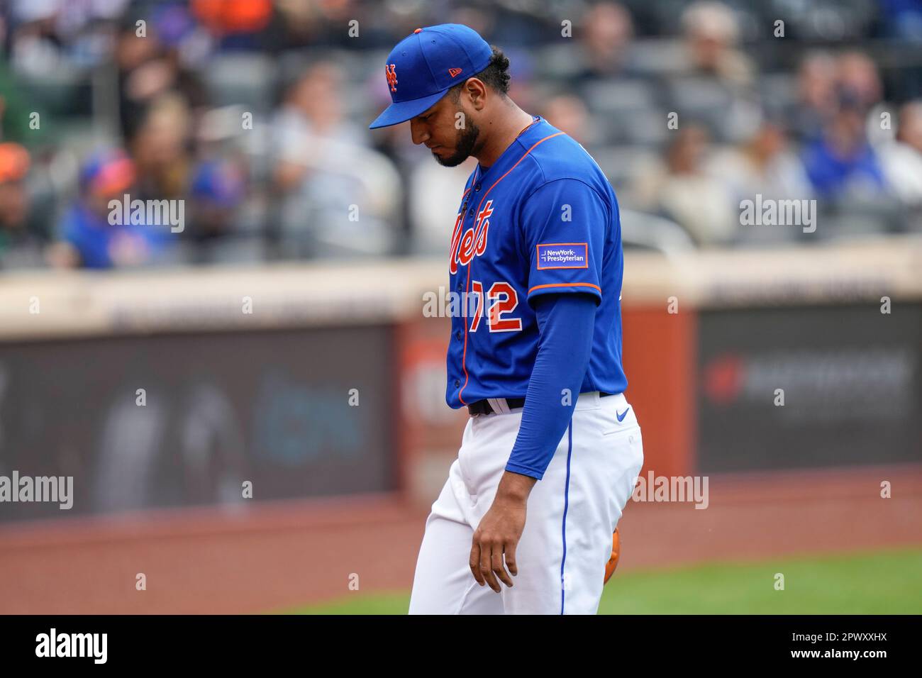 New York Mets pitcher Denyi Reyes leaves the game during the second ... New York Mets pitcher Denyi Reyes leaves the game during the second ...
