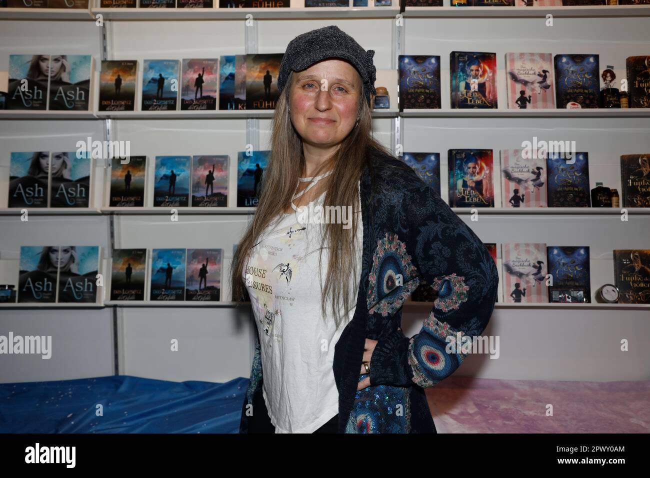 Tini Wider bei der Signierstunde am Messestand Kerstin Pergande auf der ...
