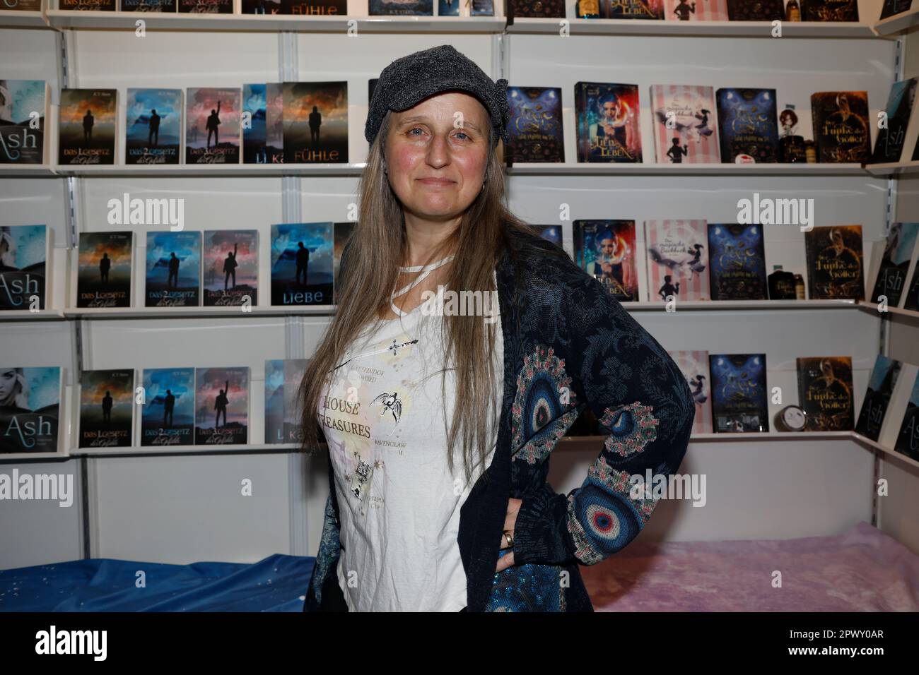 Tini Wider bei der Signierstunde am Messestand Kerstin Pergande auf der ...