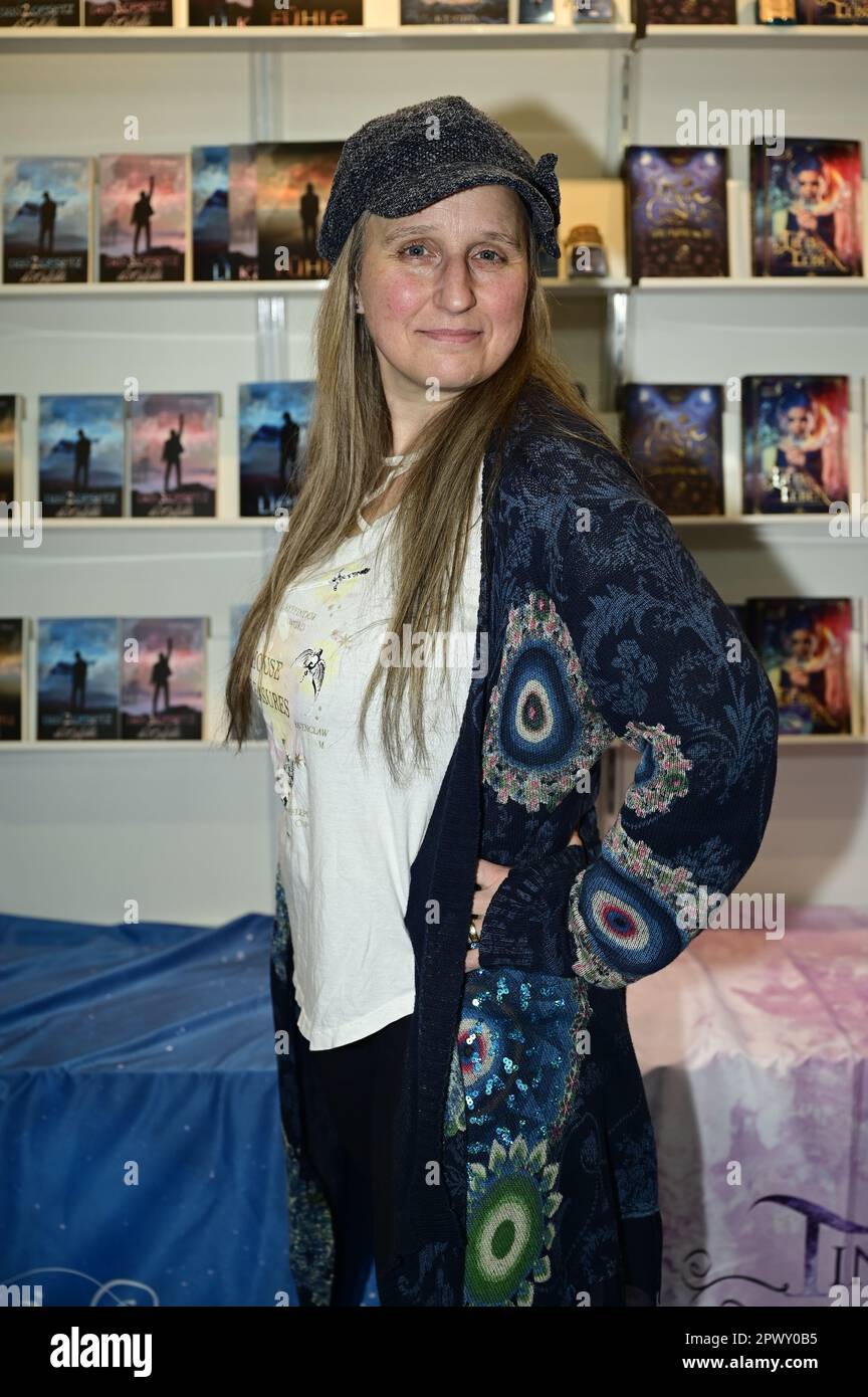 Tini Wider bei der Signierstunde am Messestand Kerstin Pergande auf der ...