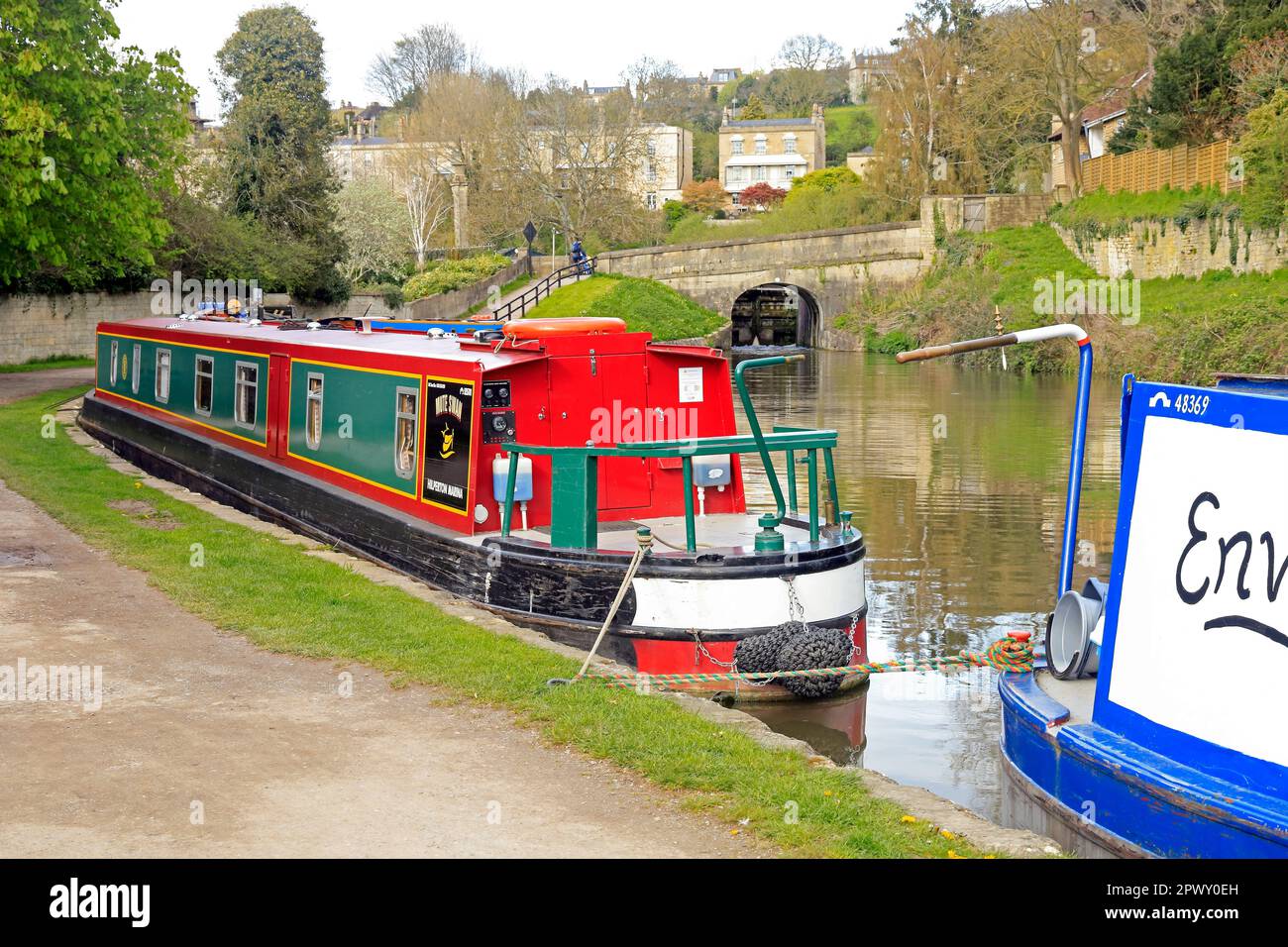 Narrow boats, boats and barges along the Kennet and Avon Canal at Bath ...