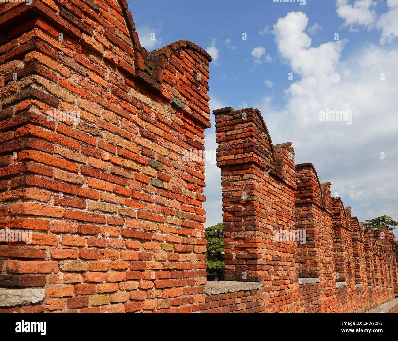 Battlement crenellation merlon castle hi-res stock photography and ...