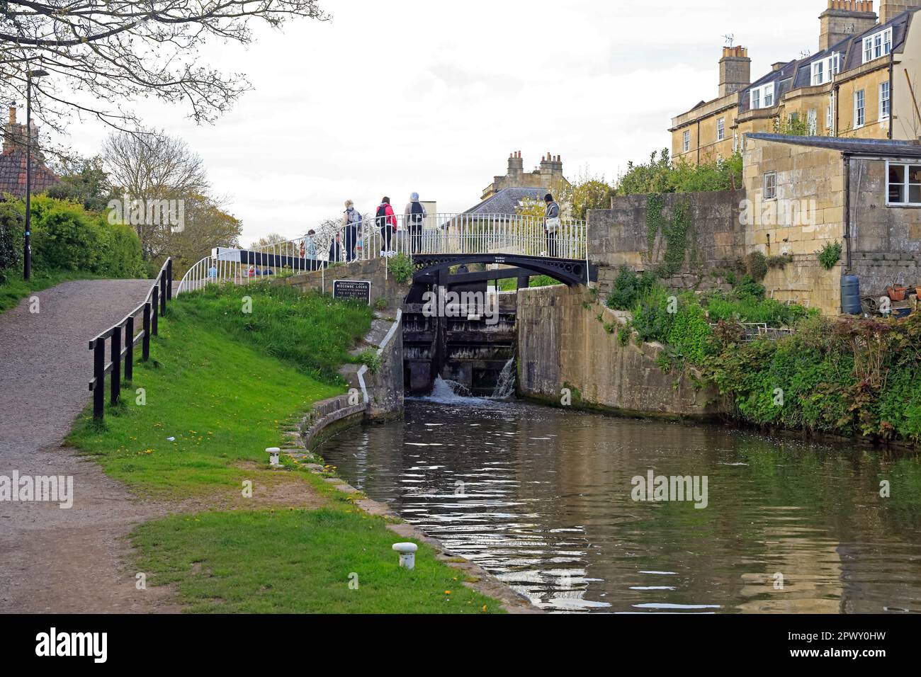 Scene along the Kennet and Avon Canal at Widcombe Lock, Bath. Taken ...