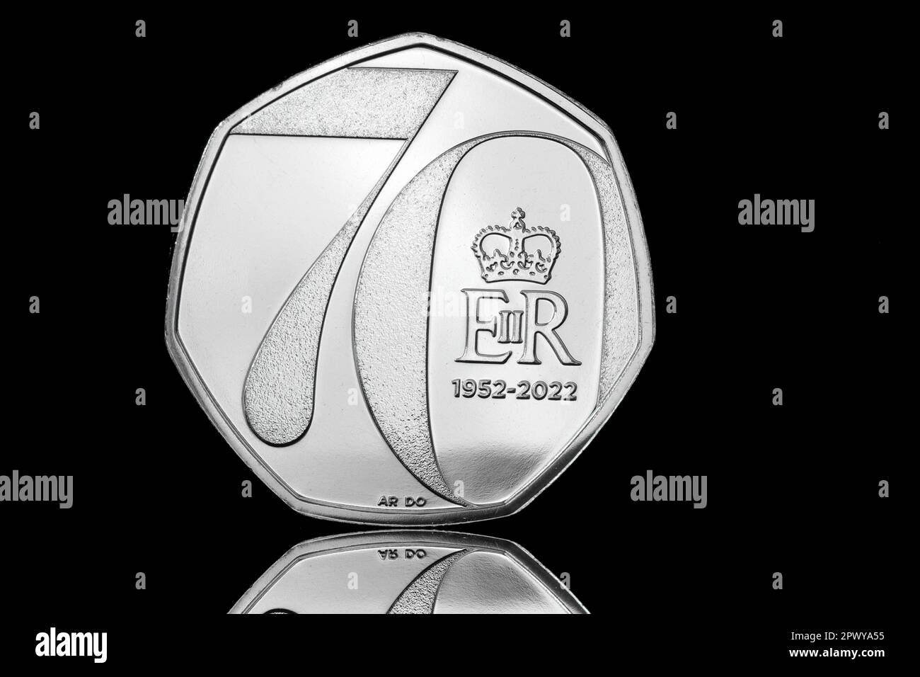 2022 50p commemorating the 70th anniversary or platinum jubilee of ...