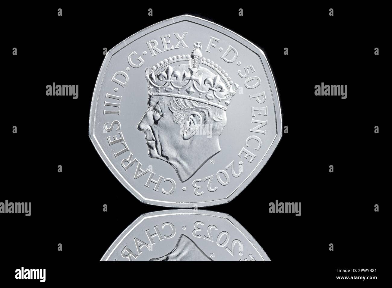Crowned king charles iii 50p coin hi-res stock photography and images ...