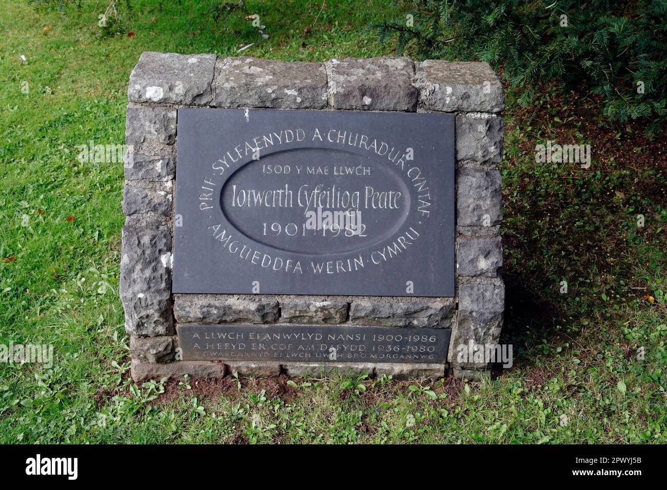 Memorial to Iorwerth Cyfeiliog Peate, (founder) where his cremated ...
