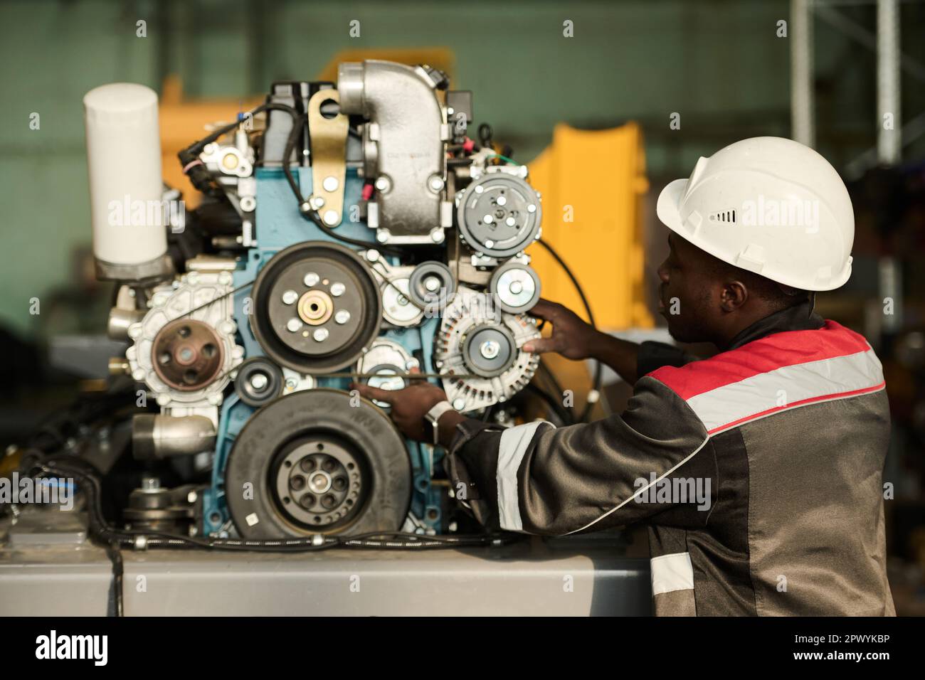 Rear view mechanic man hi-res stock photography and images - Alamy