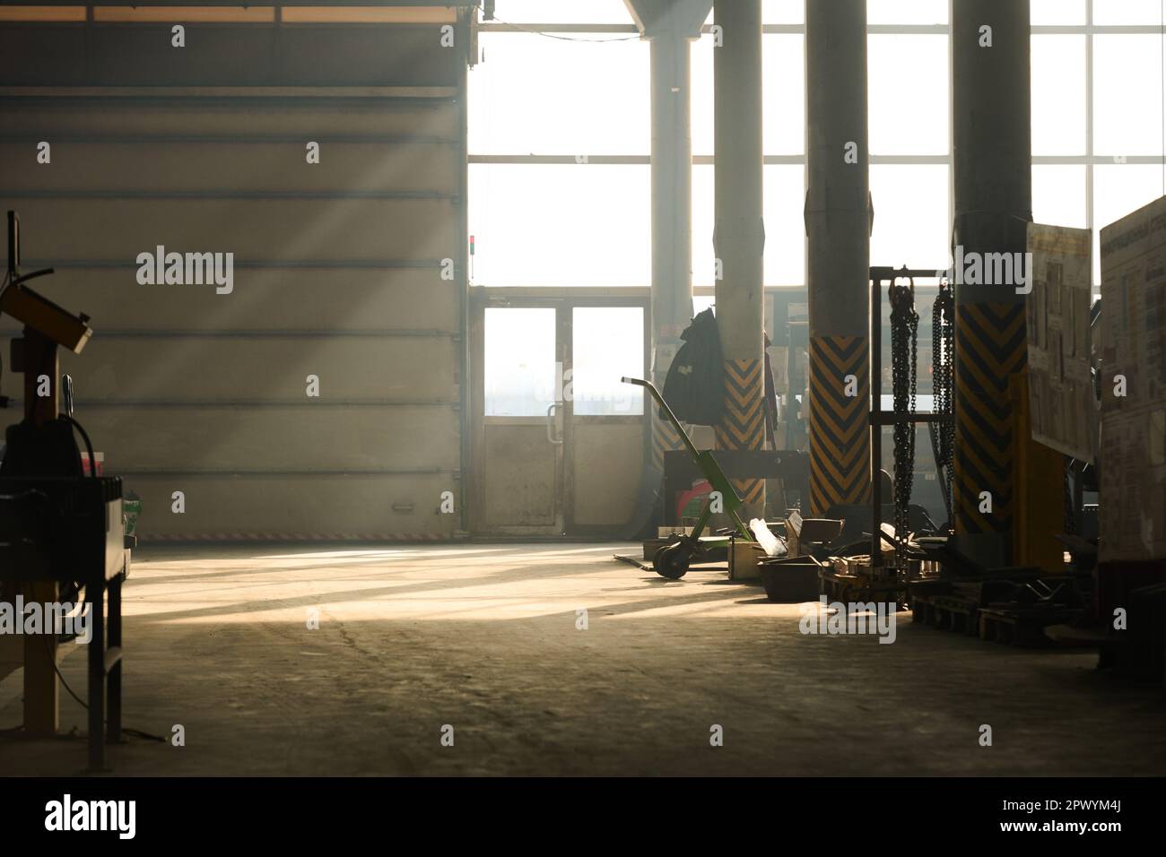 Empty workshop or hangar of industrial factory with concrete columns ...