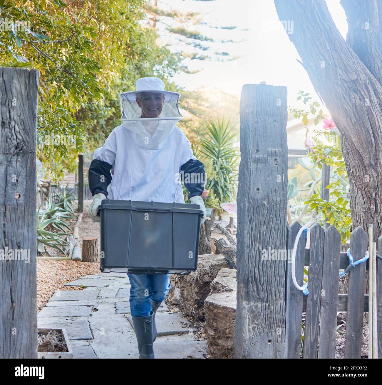 Beekeeping protection suit hi-res stock photography and images - Alamy