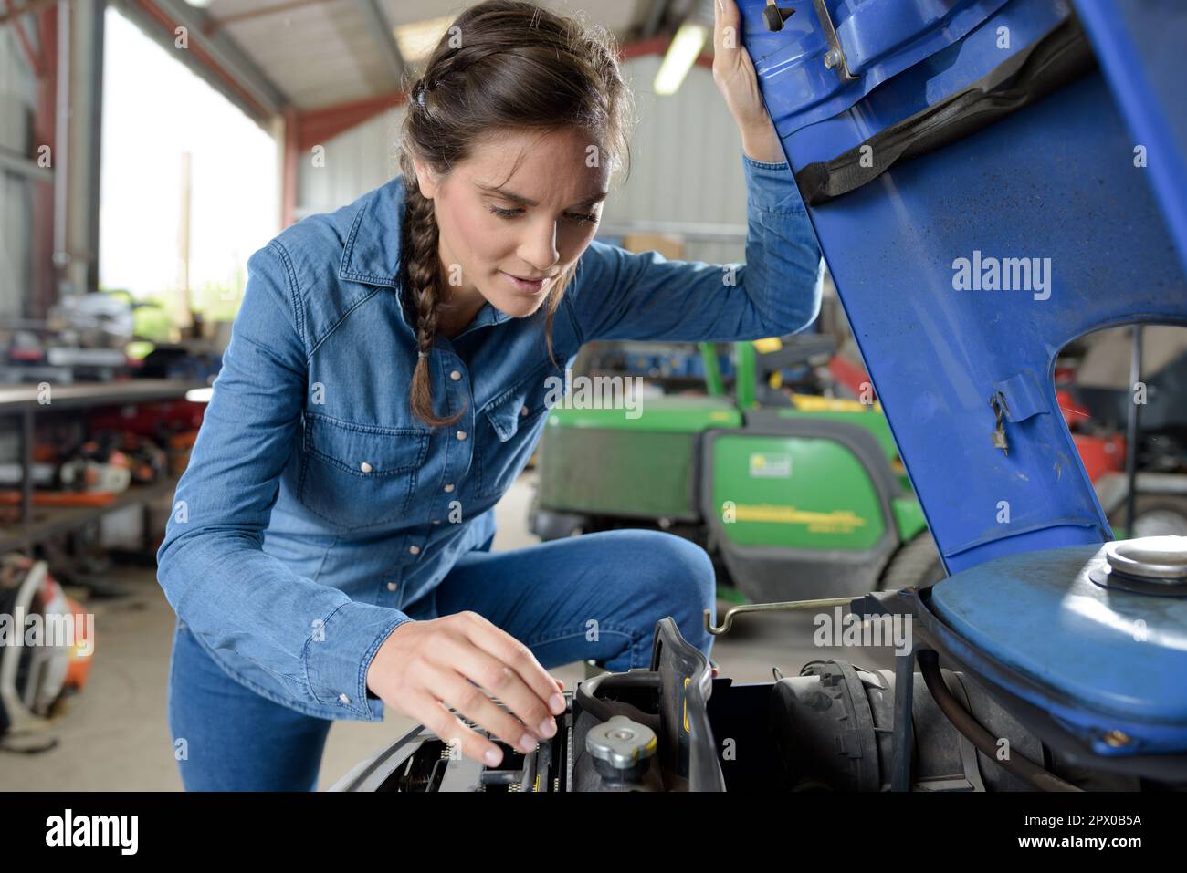 female mechanic fixing a car Stock Photo - Alamy