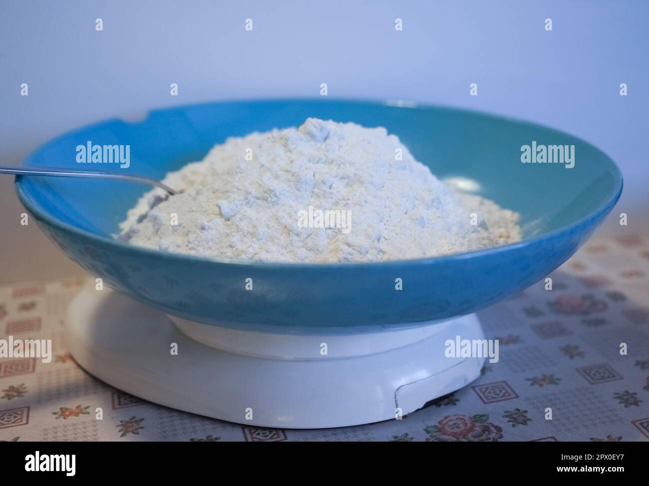 flour in a dish on a kitchen scale Stock Photo - Alamy
