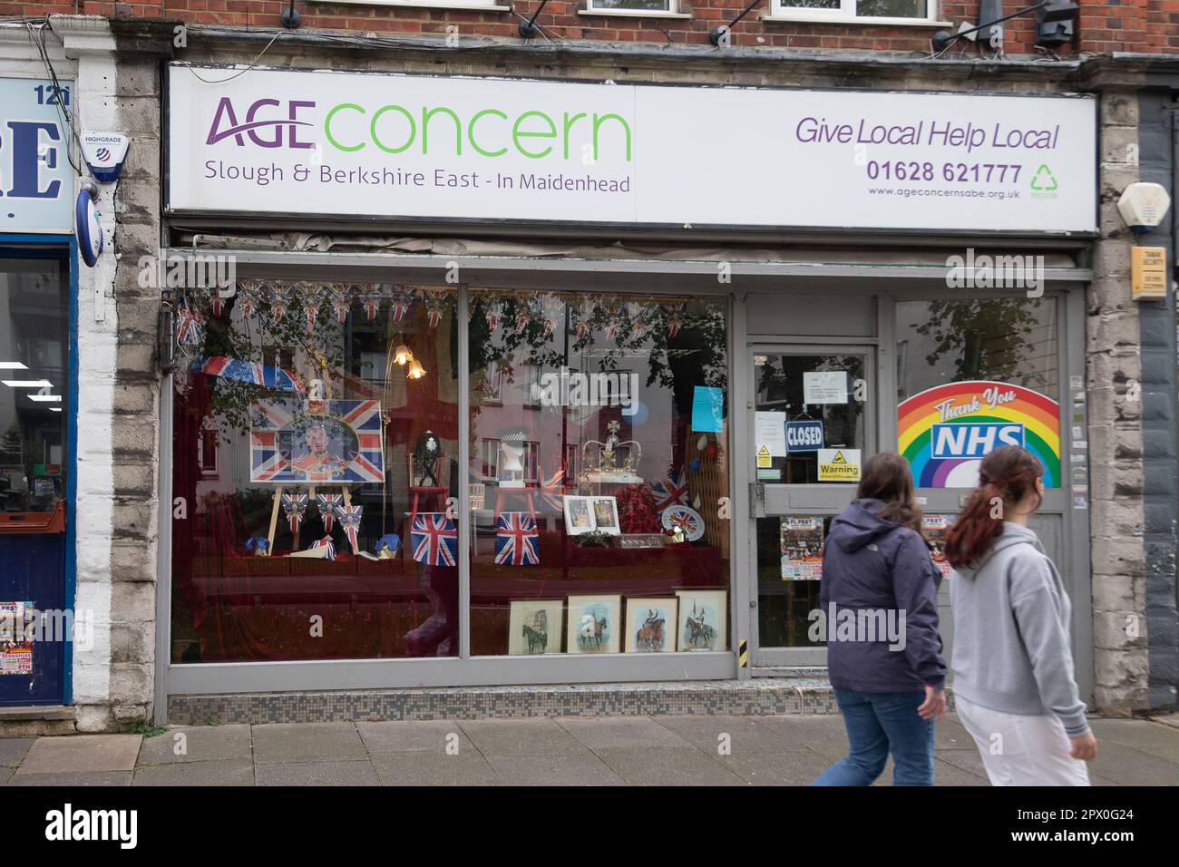 Maidenhead, Berkshire, UK. 1st May, 2023. A Coronation themed window ...