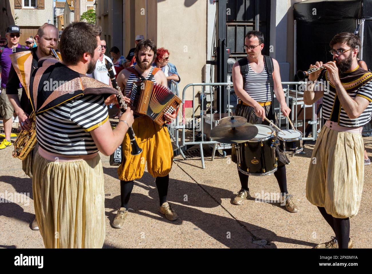 Show by Castor & Pollux (Cie Viad) during the Sol Y Fiesta Festival ...