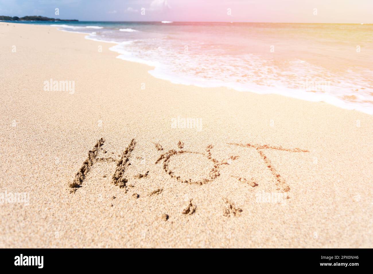 The word HOT written in the sand on beach Stock Photo - Alamy