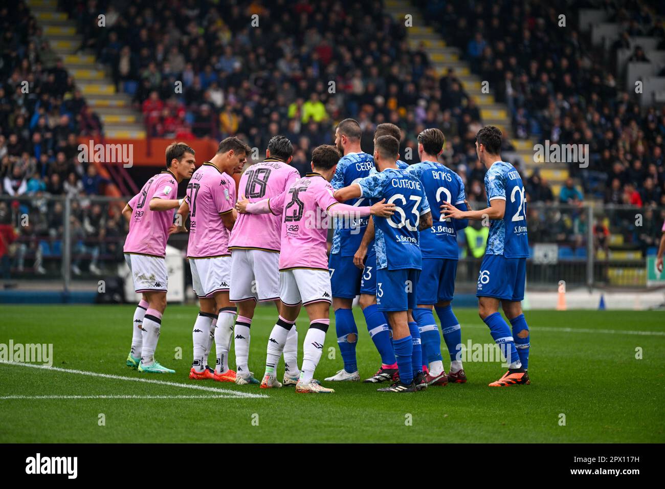 Como, Italy. 01st May, 2023. Como's coccer scheme on corner kick during ...