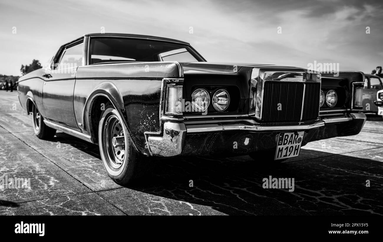 A two-door personal luxury coupe Lincoln Continental Mark III. Black ...
