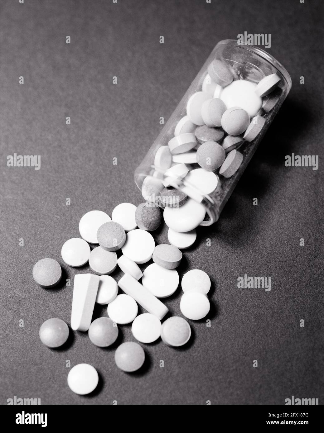 1970s OPEN BOTTLE OF MISCELLANEOUS ASSORTED UNKNOWN PILLS PRESCRIPTION ...