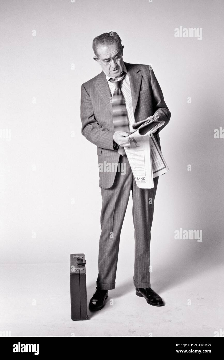 1970s GRUMPY RUMPLED MIDDLE-AGED BUSINESSMAN WEARING SUIT LOOSENED ...