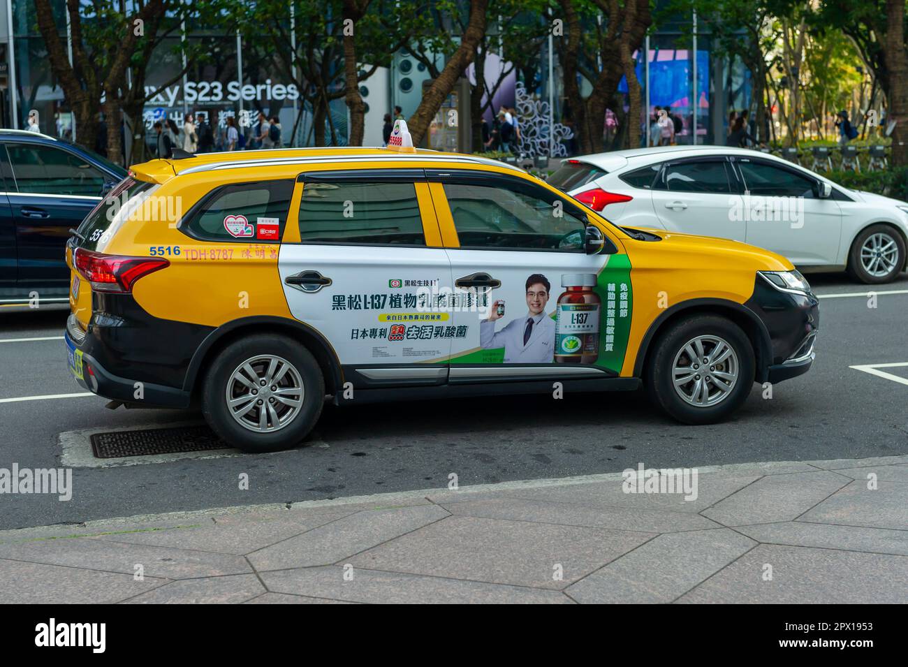 A yellow taxi on the streets of Taipei, Taiwan Stock Photo - Alamy