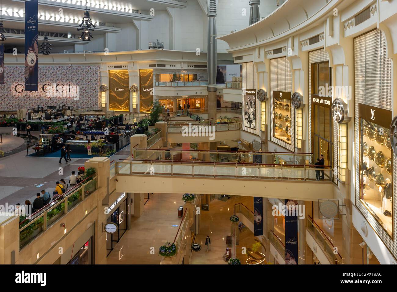 Looking down inside the Taipei 101 Shopping Mall Stock Photo - Alamy