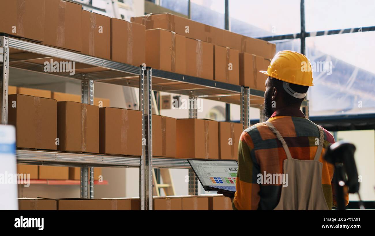 Inspecting packages hi-res stock photography and images - Alamy