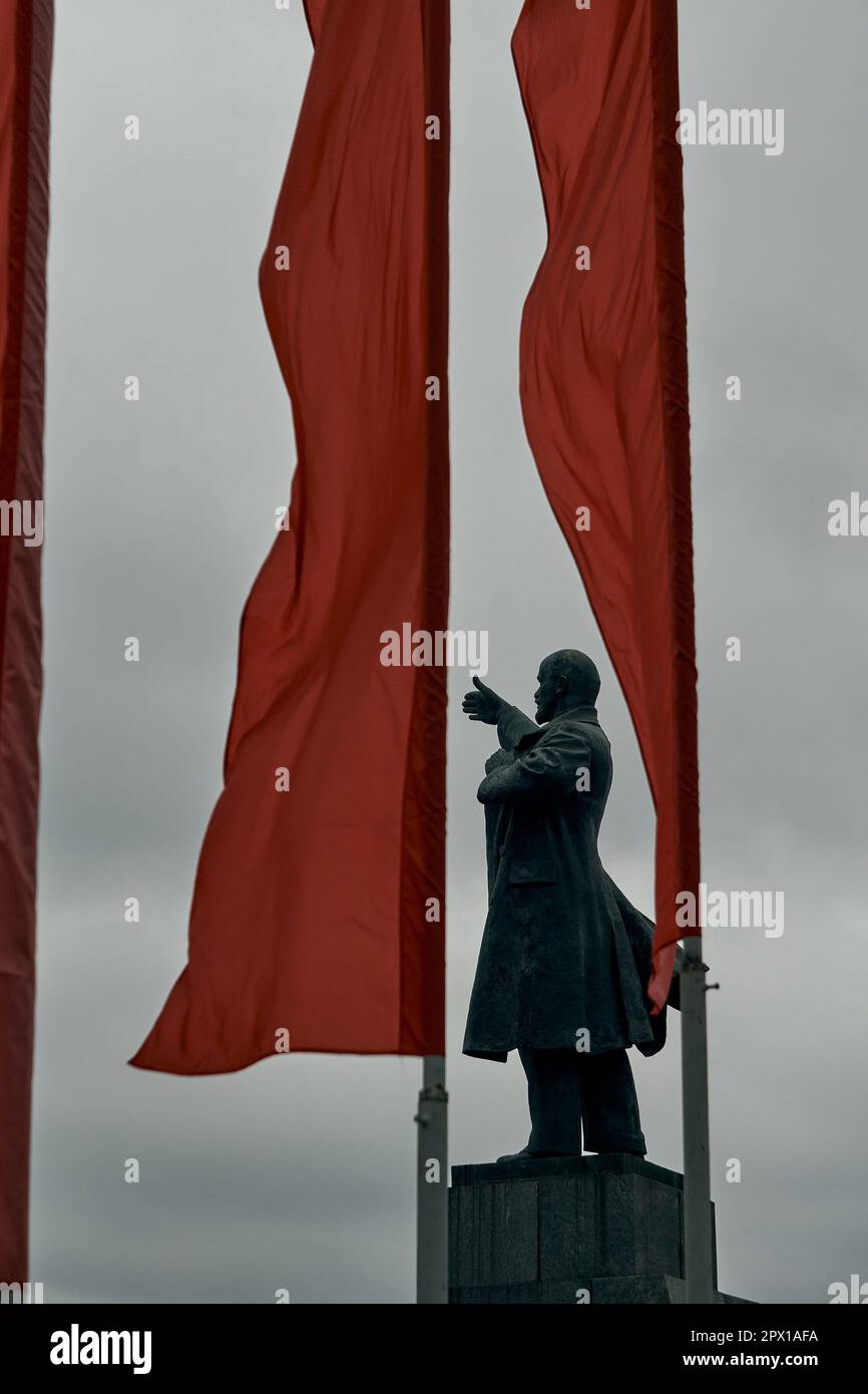 Voronezh, Russia. 01st May, 2023. Monument to Vladimir Lenin between ...