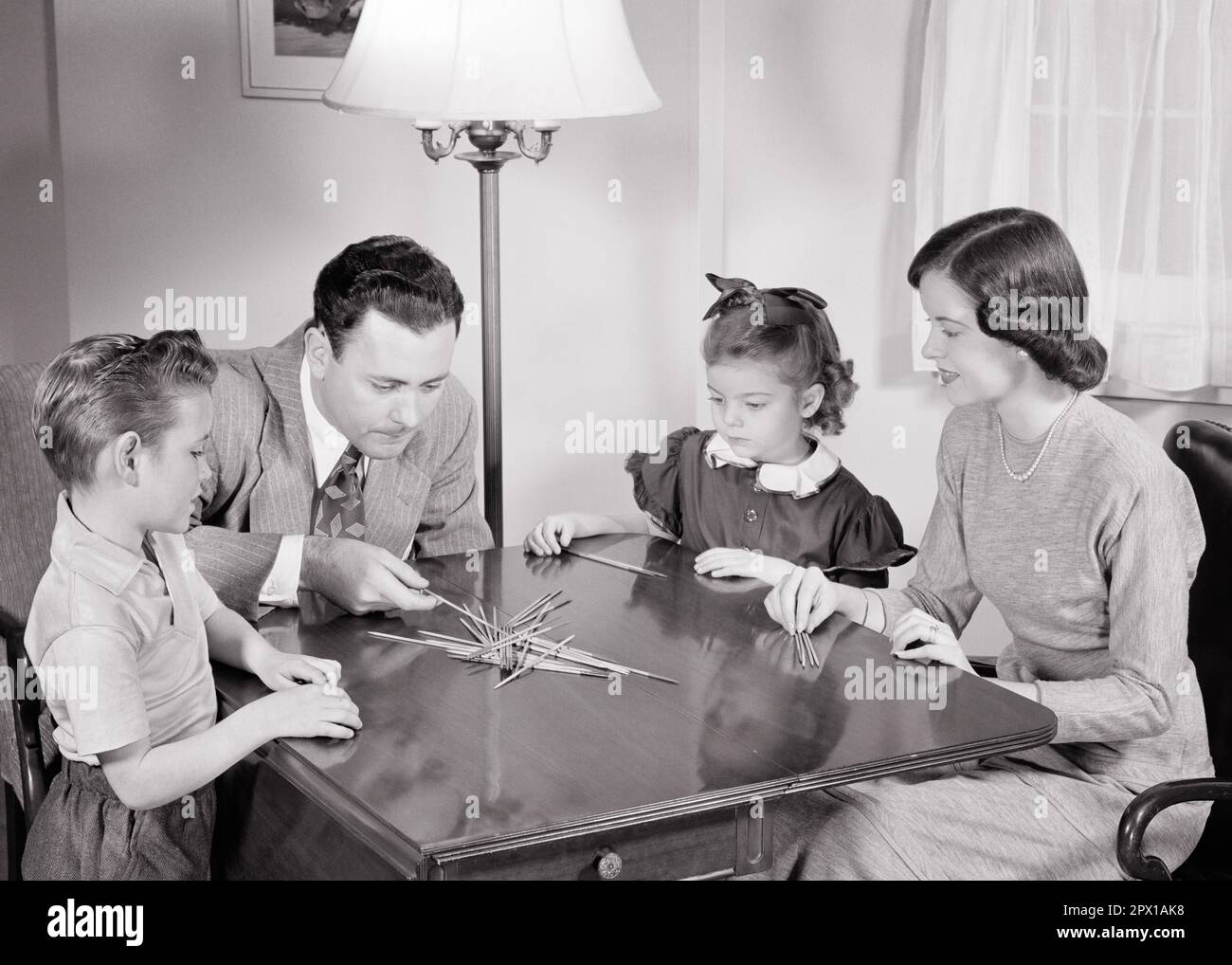 Family life 1950's hi-res stock photography and images - Alamy