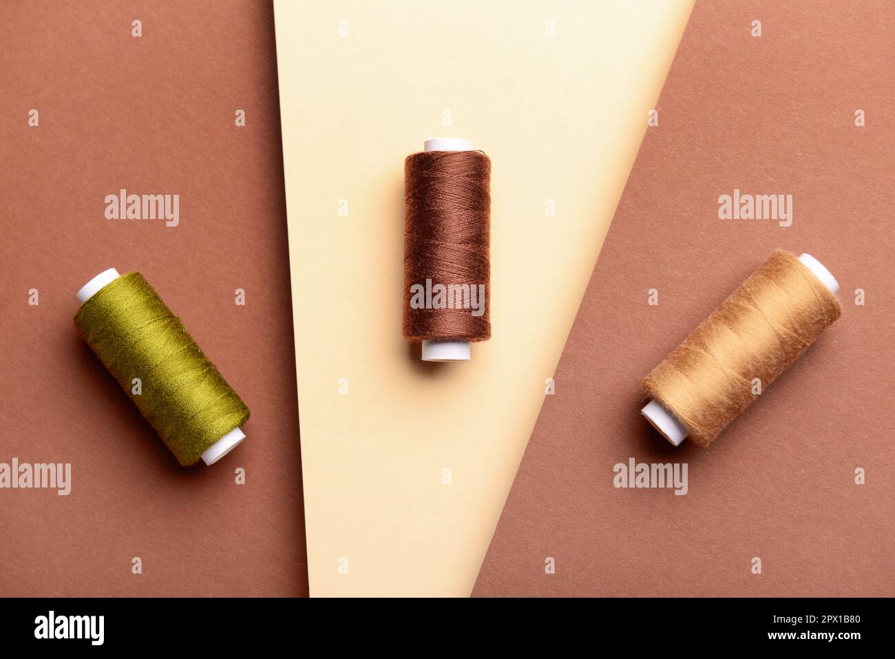 Set tools threads sewing clothes hi-res stock photography and images ...