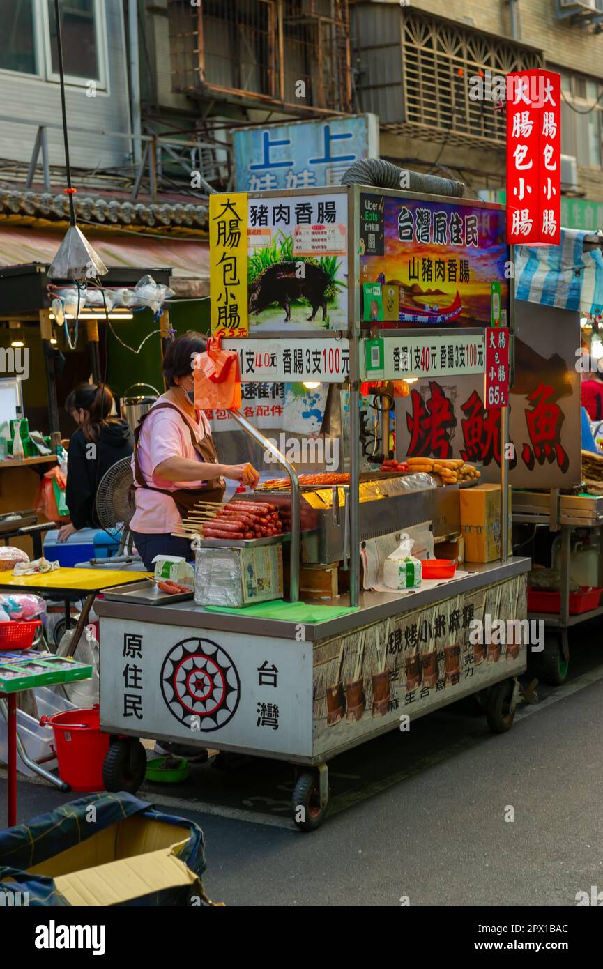 Preparing street food at the Raohe Street Night Market, Taipei, Taiwan Stock Photo - Alamy