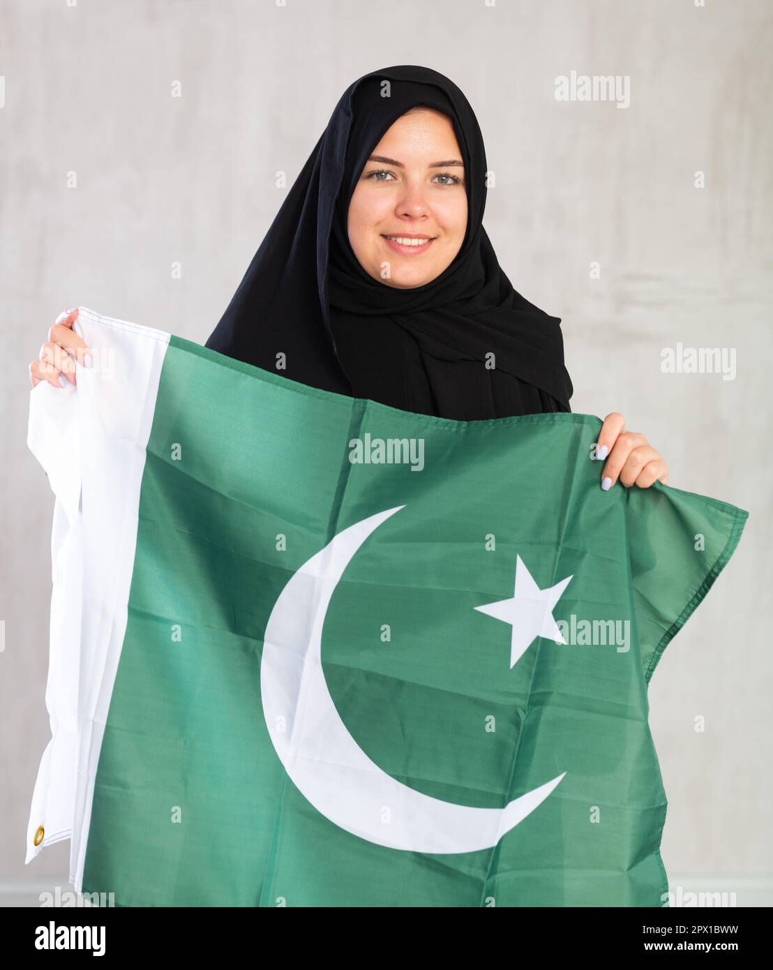 Pakistani shawl hi-res stock photography and images - Alamy