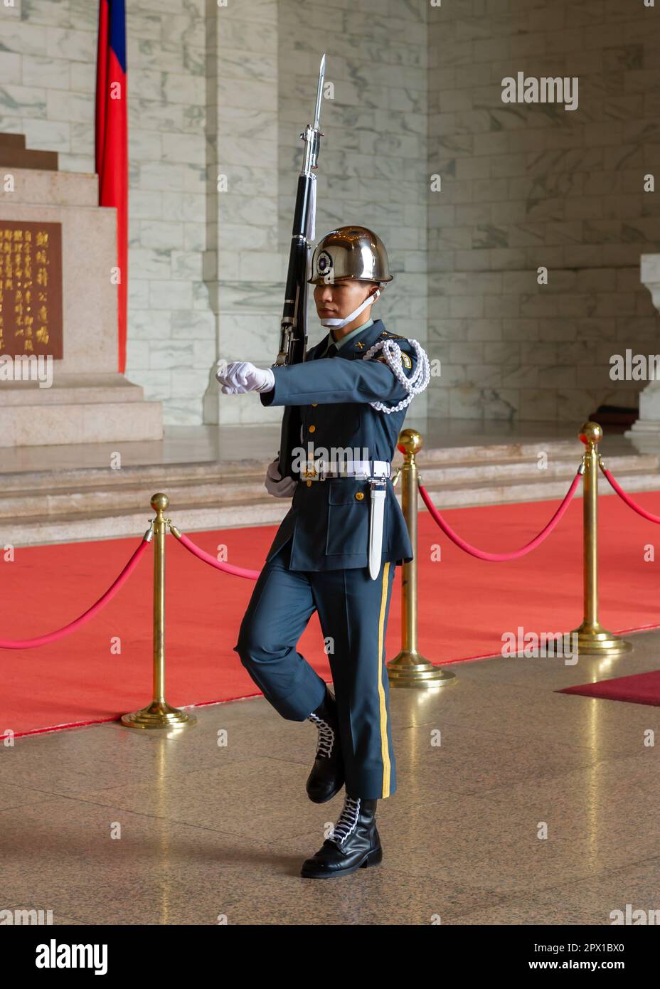 Changing of the guard at the National Chiang Kai-shek Memorial Hall, Taiwan, Taipei Stock Photo ...