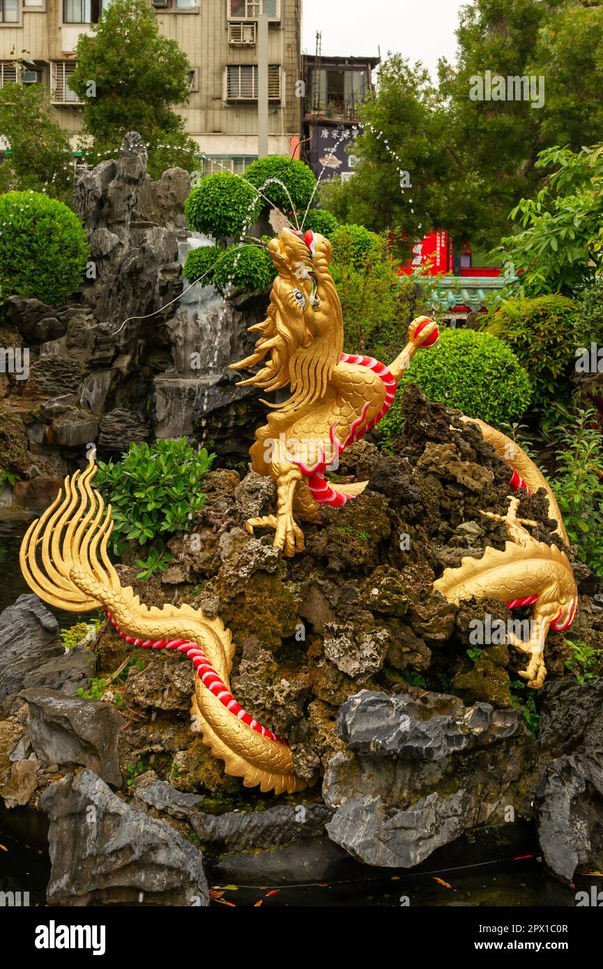 A Golden Dragon at the Longshan Temple, Taiwan, Taipei Stock Photo - Alamy