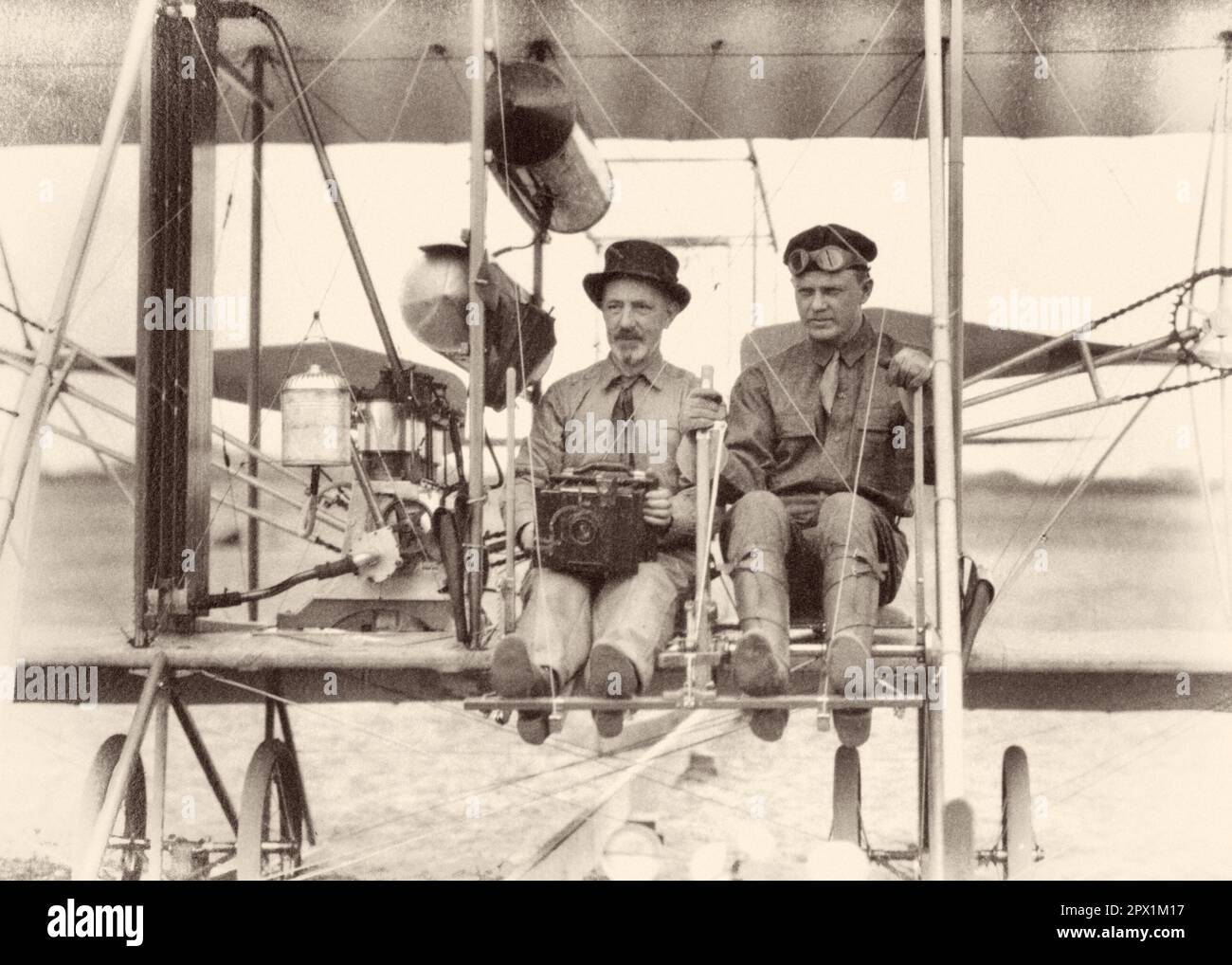 1910s JOSEPH HARE A COLLIER’S MAGAZINE PHOTOGRAPHER IN A WRIGHT ...